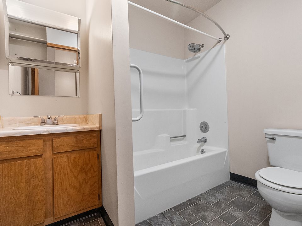 Northgate Apartments - 652 Northgate Cir Rochester IN | Zillow