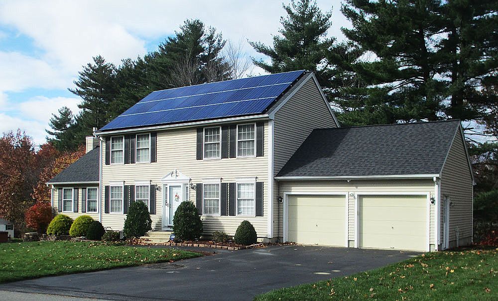 10 Thurstons Dr, Hudson, NH 03051 | Zillow