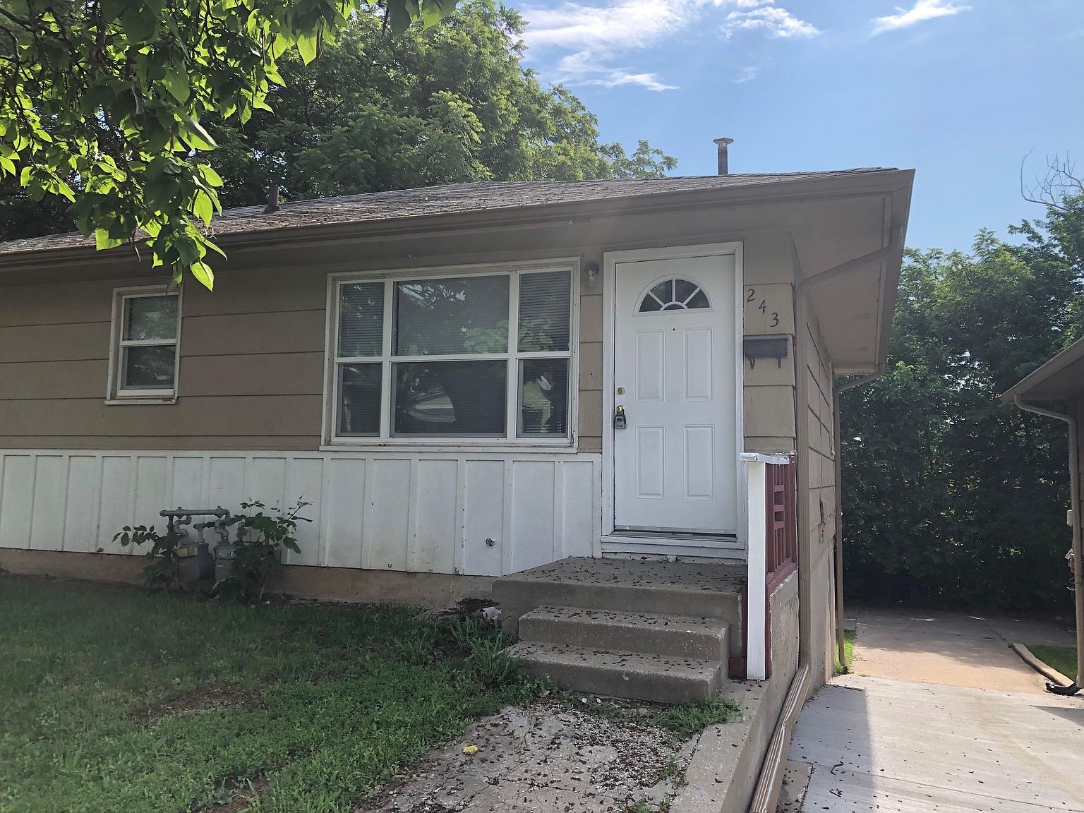 243 S 11th St, Kansas City, KS 66102 | Zillow