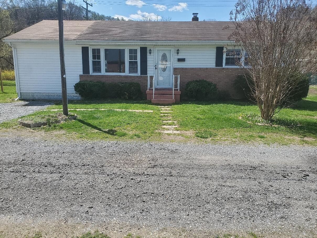 108 1/2 S Craig Ave, Covington, VA 24426 | Zillow