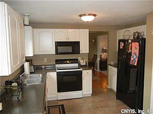 305 Pinewood Dr, Camillus, NY 13031 | Zillow