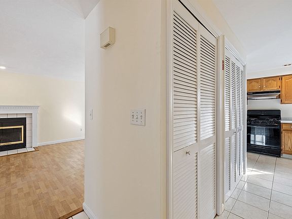 21 Whittier Meadows Dr UNIT 21, Amesbury, MA 01913 | Zillow