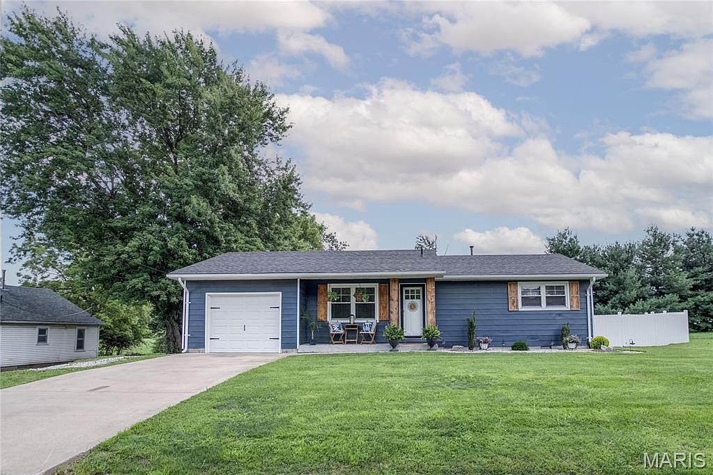 806 E Carpenter St, Jerseyville, IL 62052 | Zillow