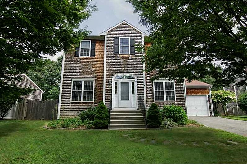 43 Carousel Dr, Riverside, RI 02915 | Zillow