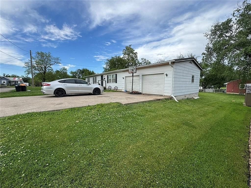 211 N Herriford St, Chillicothe, MO 64601 | Zillow
