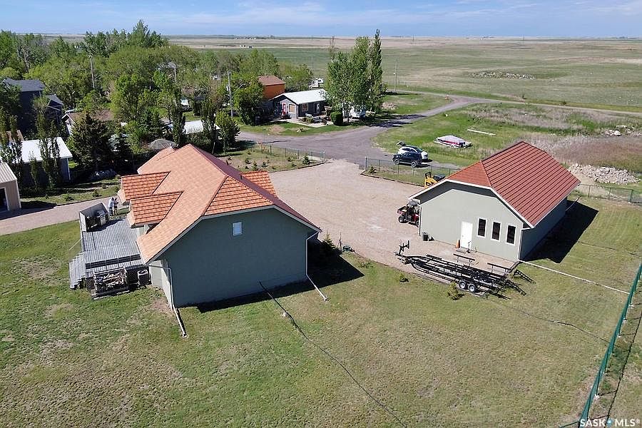 400 Lakeshore DRIVE, Wee Too Beach, SK S0G 1C0 | MLS #SK934050 | Zillow
