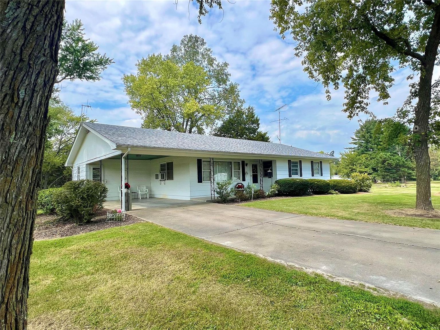 103 S Elm St, Bellflower, MO 63333 | Zillow