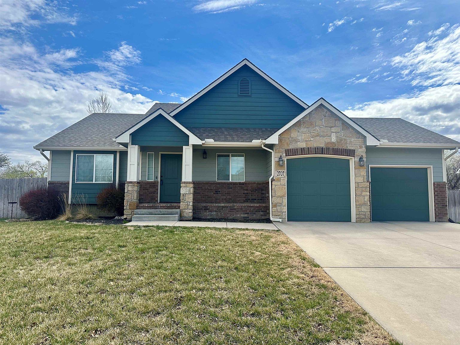 2707 N Beacon Hill Ct, Wichita, KS 67220 | Zillow