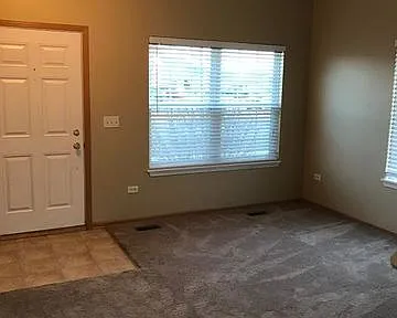 4301 Cummins St Plano IL | Zillow