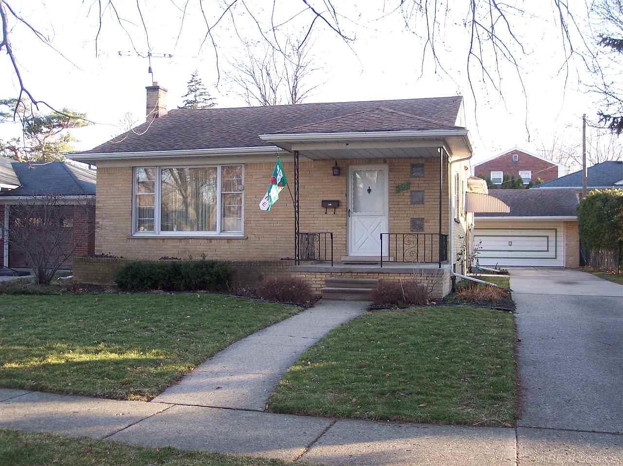 397 Wellington Cres, Mount Clemens, MI 48043 | Zillow