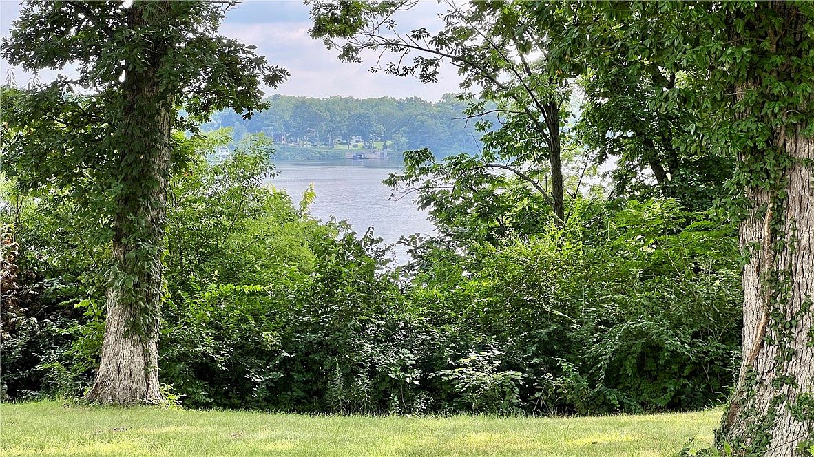 355 E Mueller Ct, Decatur, IL 62521 | Zillow