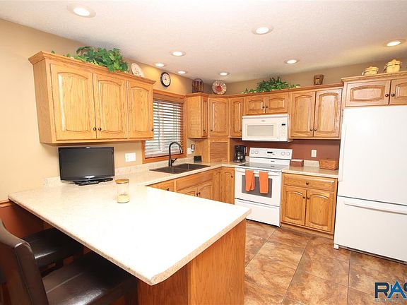 1409 E 62nd St, Sioux Falls, SD 57108 | Zillow