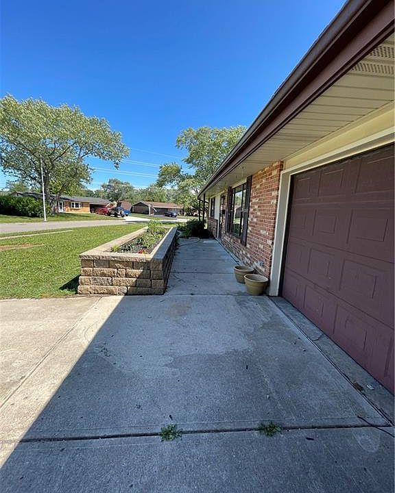 1010 Brian Ct Englewood Oh 45322 Mls 891669 Zillow
