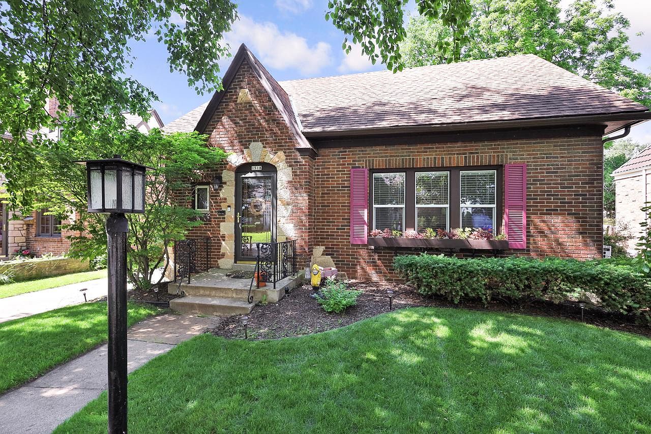 1518 Torrison DRIVE, Manitowoc, WI 54220 | Zillow