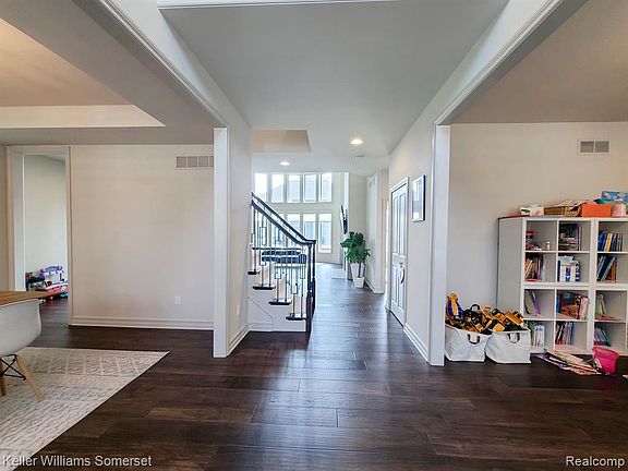 5342 Rangemore Dr, Troy, MI 48085 | Zillow