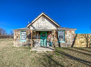 1412 Hickman Ln, Green Forest, AR 72638 | Zillow