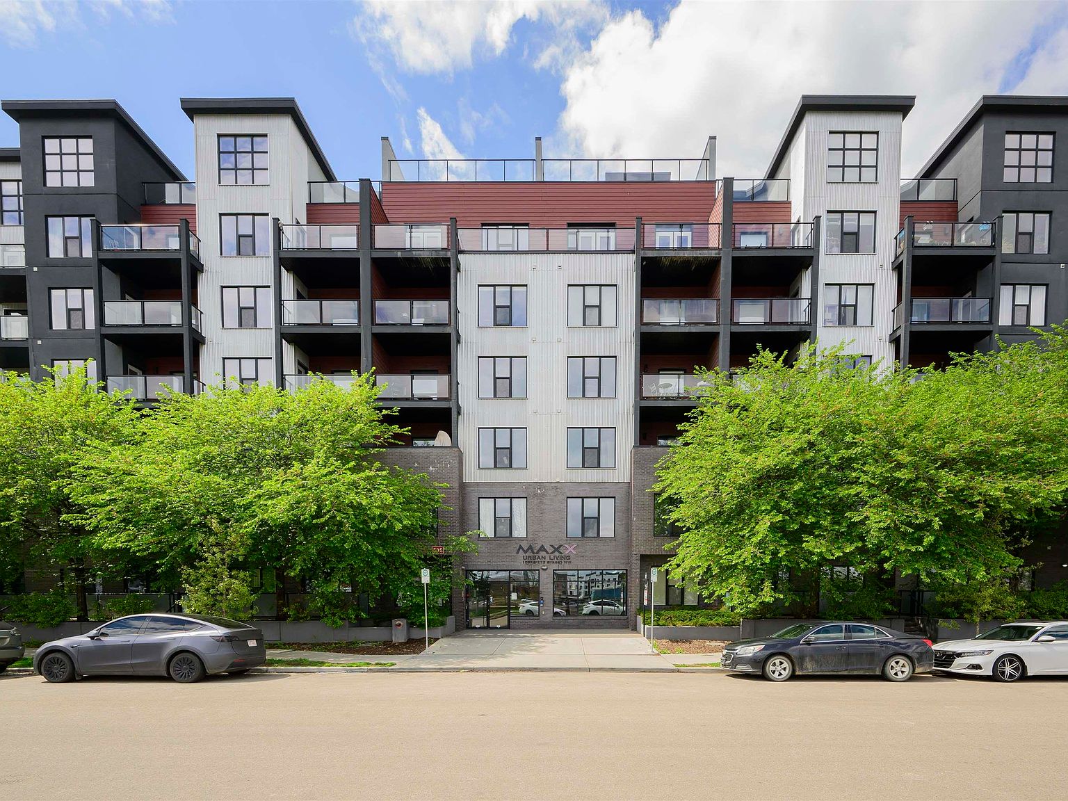 10518 113th St NW #302, Edmonton, AB T5H 0C6 | MLS #E4438385 | Zillow