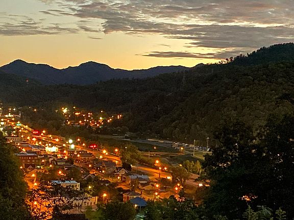 300 Hillside Dr, Baxter, KY 40806 | MLS #22025805 | Zillow