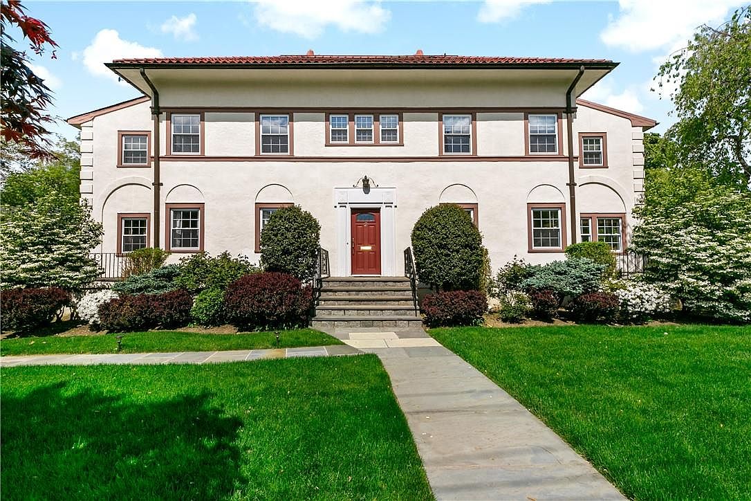 2 Glendon Circle, White Plains, NY 10605 | Zillow