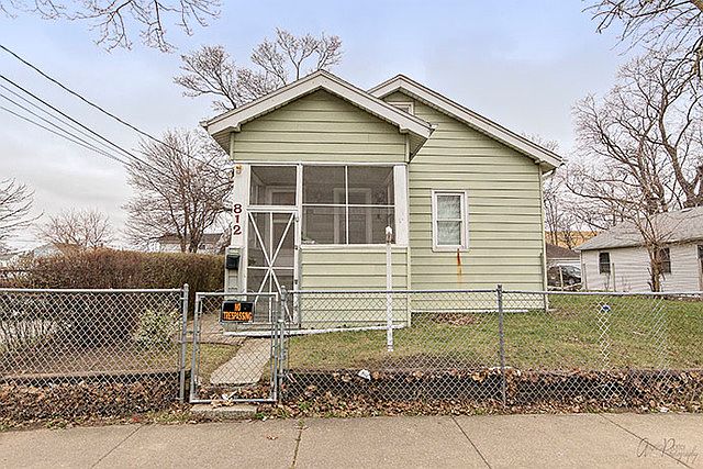 812 Indiana St, Waukegan, IL 60085 | Zillow