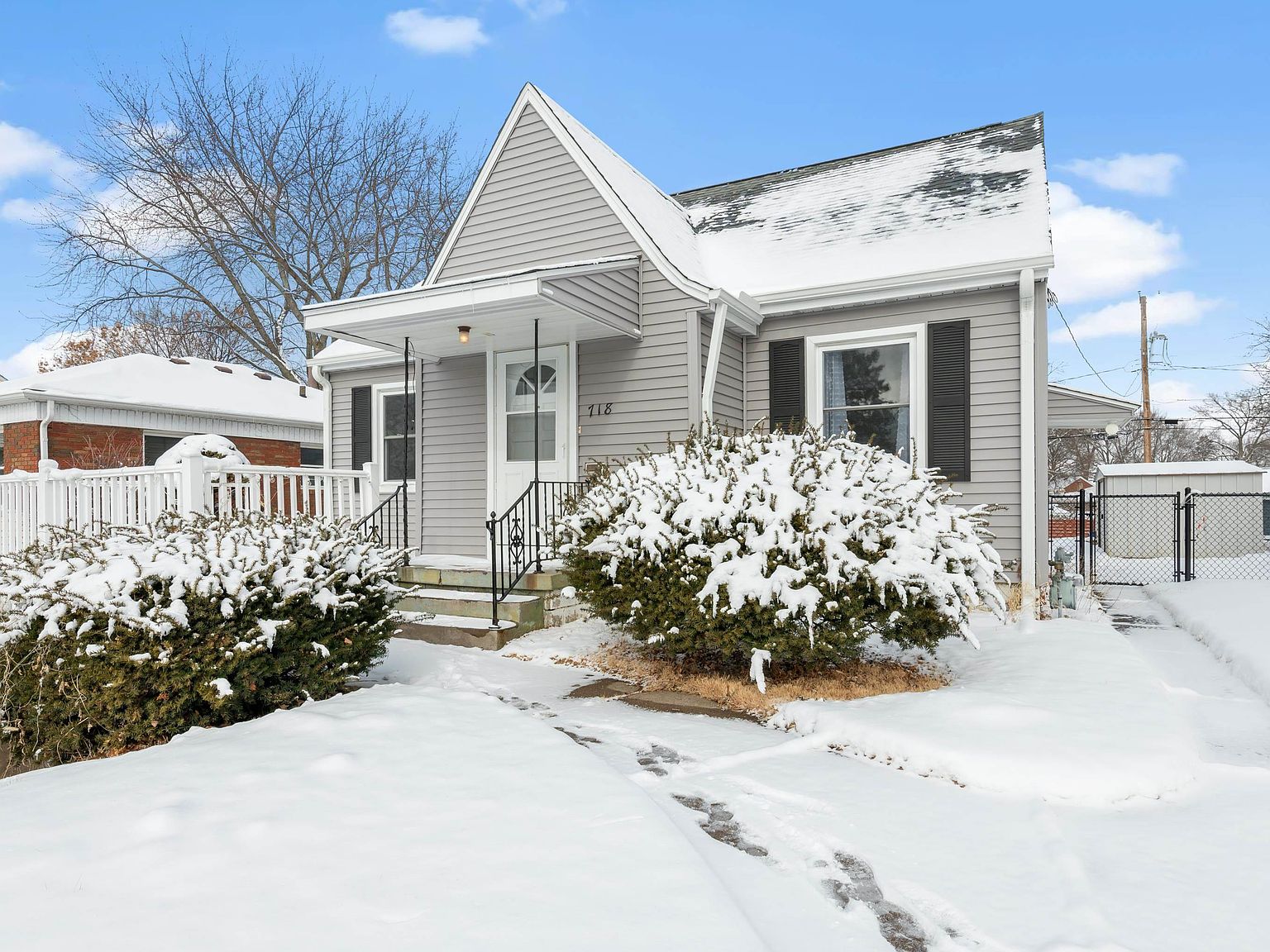 718 Spalding Blvd, Davenport, IA 52804 | Zillow