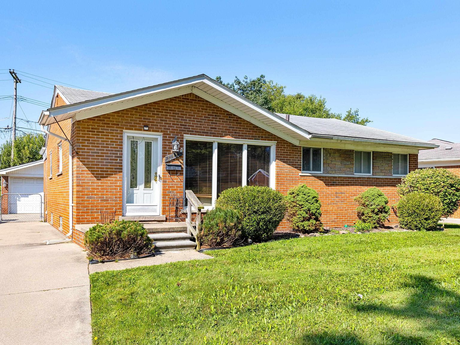 31435 E Wind Dr, Fraser, MI 48026 | Zillow