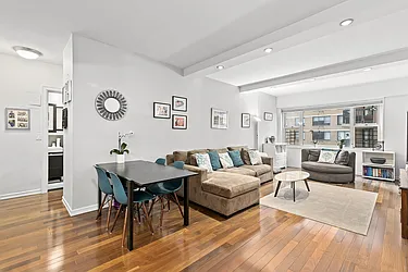 Georgetown Plaza at 60 East 8th Street in Greenwich Village : Sales ...