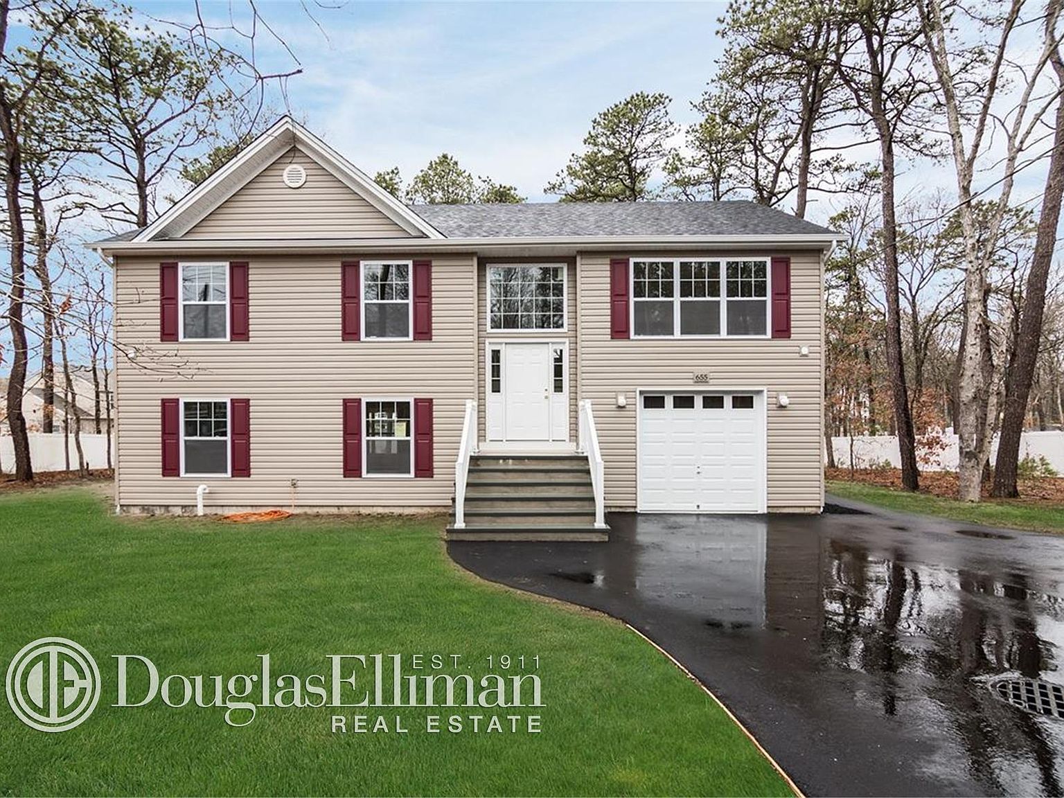 21 Middle Country Rd, Ridge, NY 11961 | Zillow