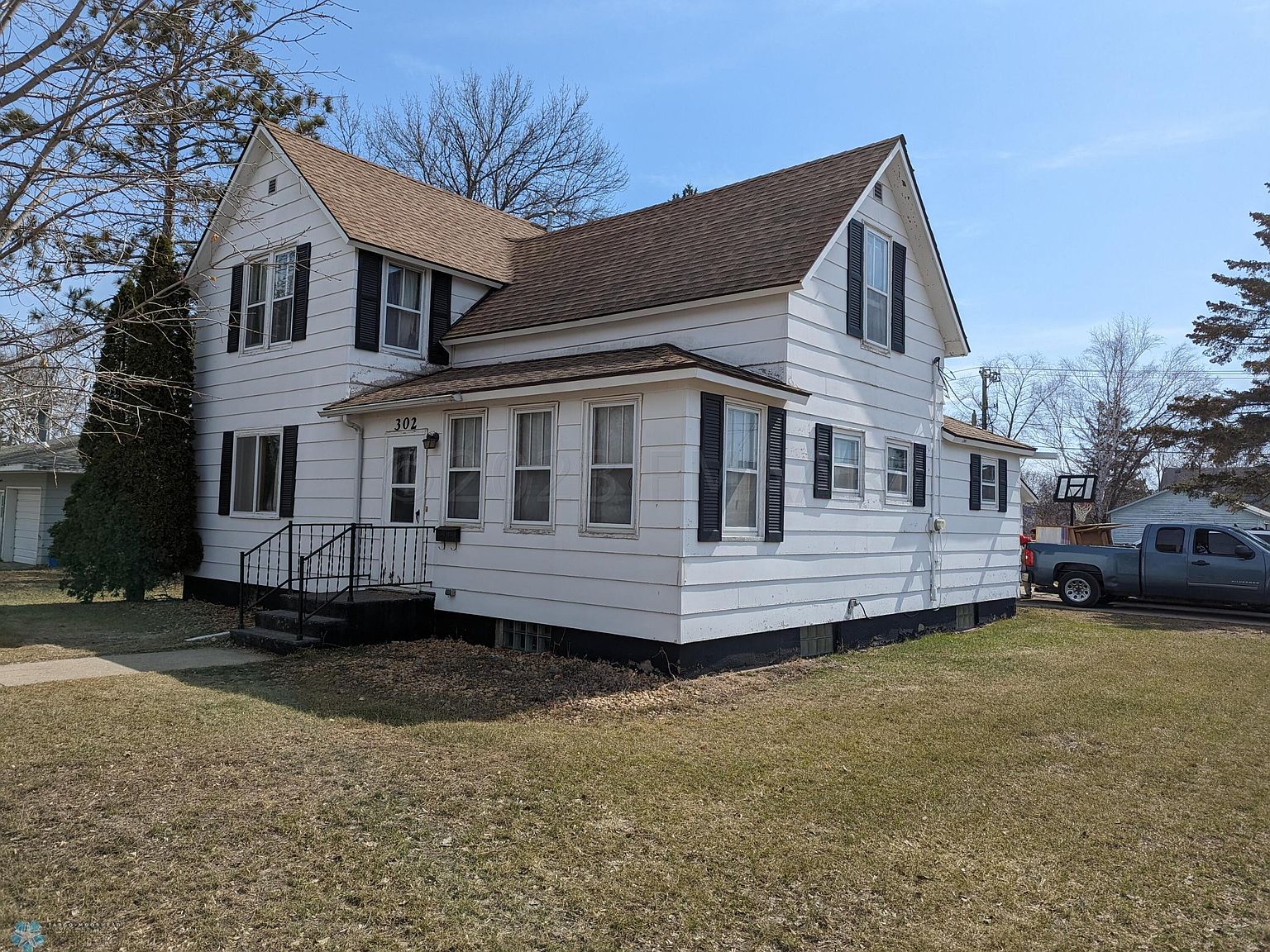 302 2nd Ave NE, Perham, MN 56573 | Zillow