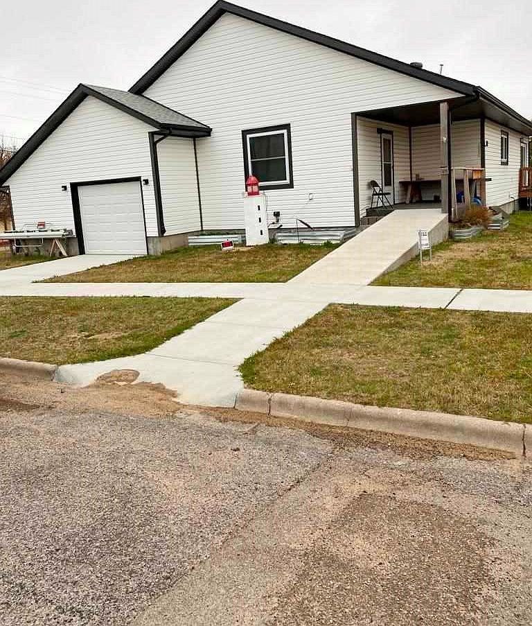 411 E Main St, Coldwater, KS 67029 | Zillow