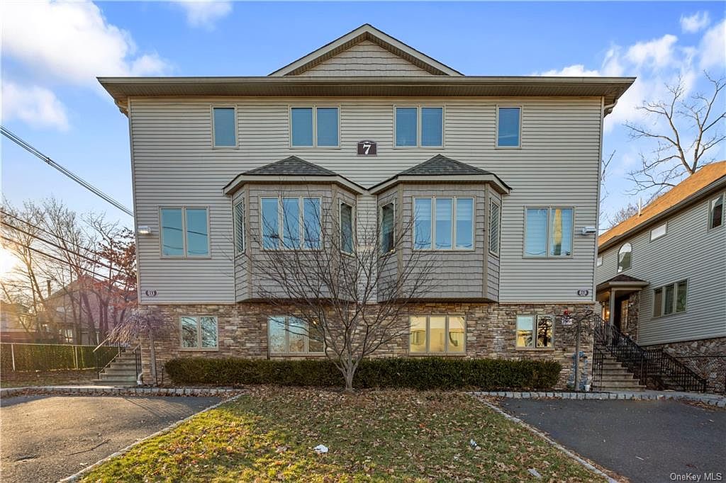 7 Paiken Drive UNIT 211, Spring Valley, NY 10977 | Zillow