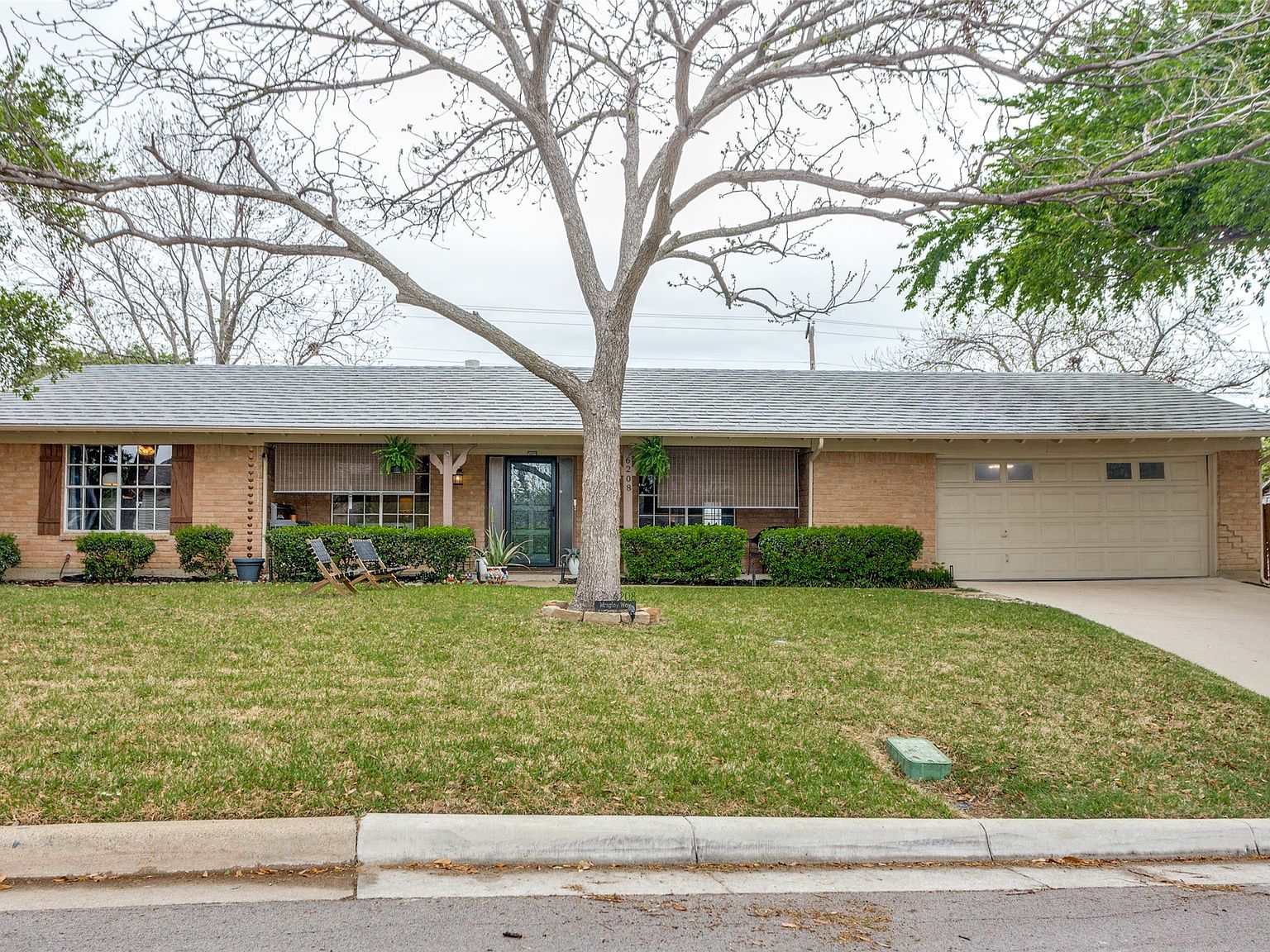 6208 Wrigley Way, Fort Worth, TX 76133 | MLS #20881300 | Zillow
