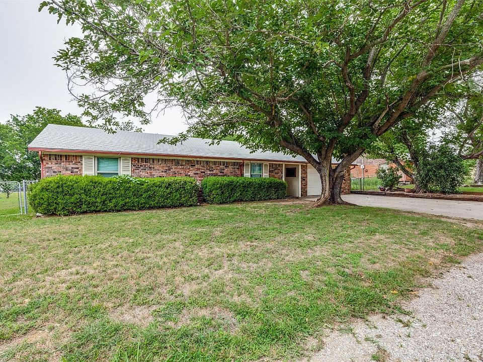 105 Hall St, Weatherford, TX 76088 | MLS #20356358 | Zillow