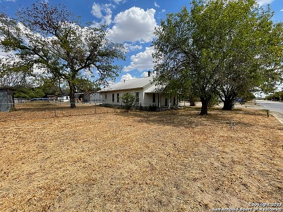 600 N WINDY KNOLL DR, Devine, TX 78016 | MLS #1715053 | Zillow