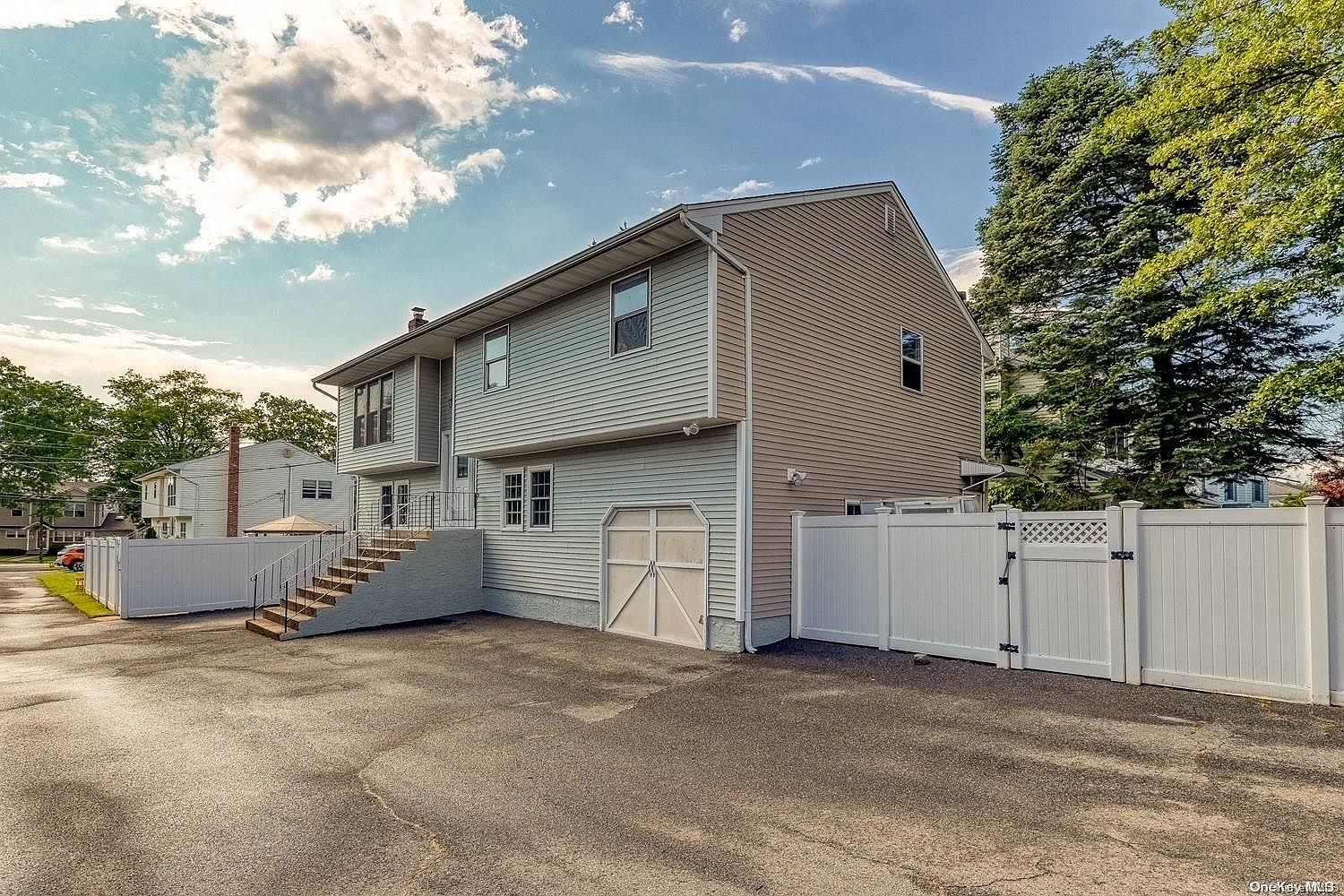 576 Plainview Road, Plainview, NY 11803 | Zillow