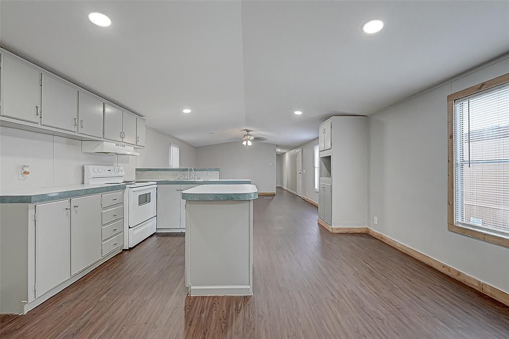 321 Wheeler Dr TRLR 19, Alvin, TX 77511 | Zillow