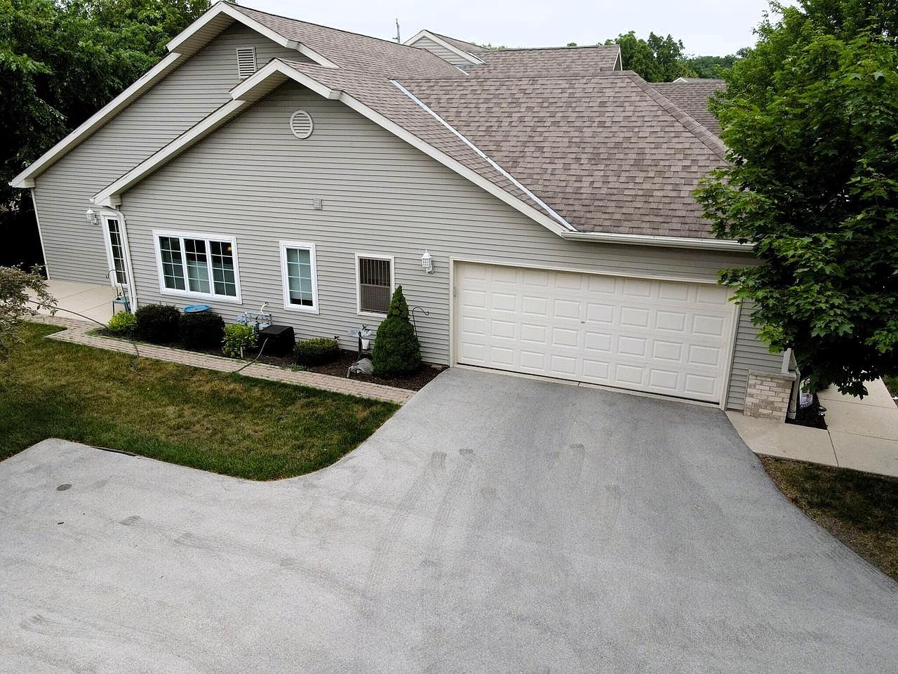 5385 South Butterfield WAY, Milwaukee, WI 53221 | Zillow