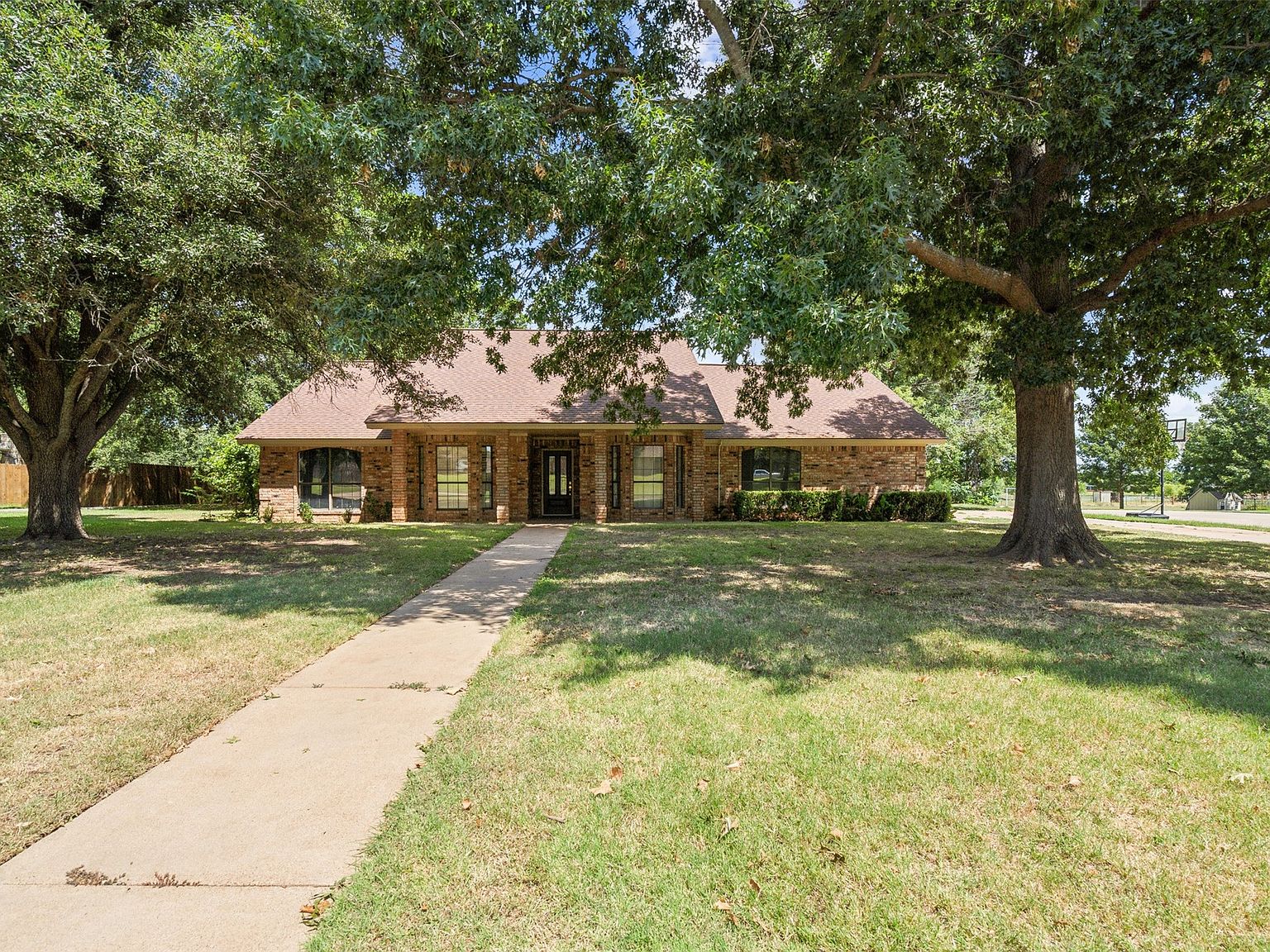 105 Tanglewood Cir, Stephenville, TX 76401 | MLS #20843142 | Zillow