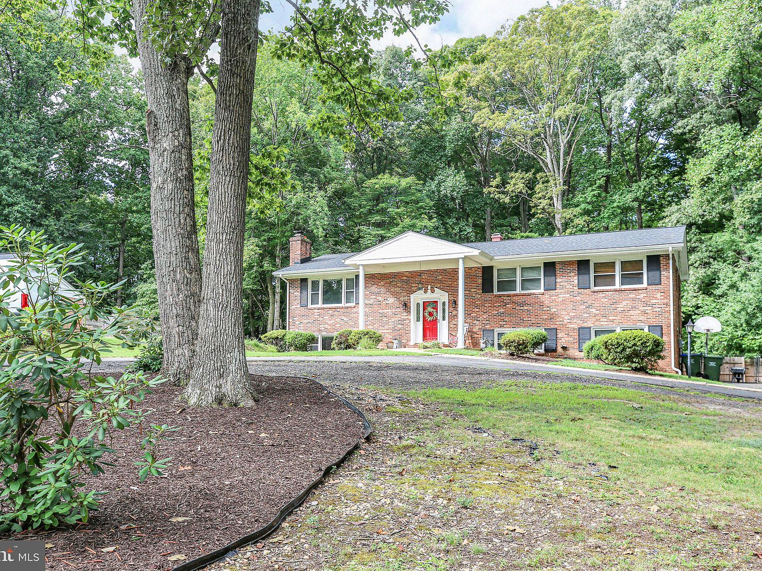 18412 Cedar Dr, Triangle, VA 22172 | Zillow