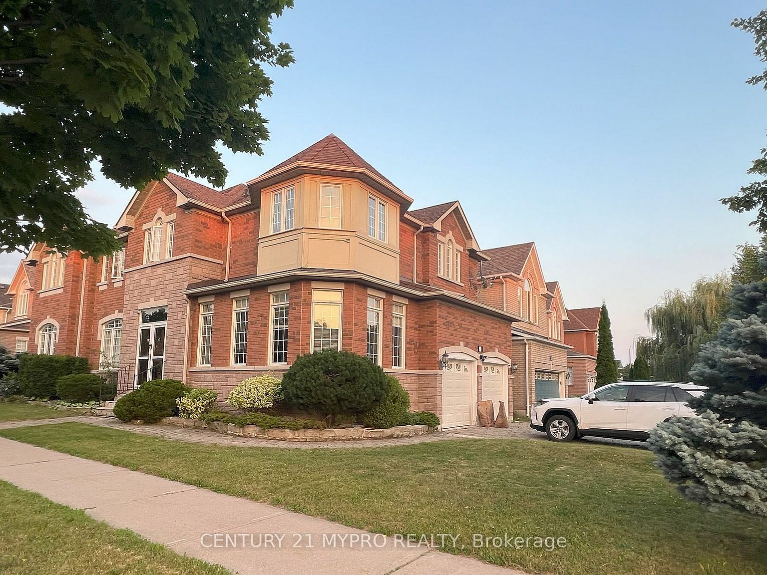 71 Farmstead Rd, Richmond Hill, ON L4S 1W5 | Zillow