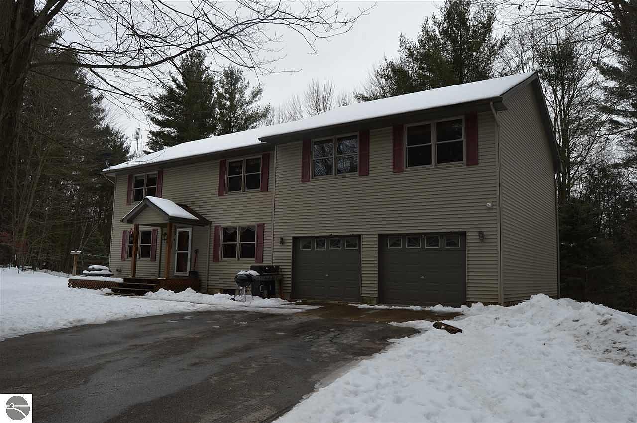 537 Taylor Rd, Blanchard, MI 49310 | Zillow