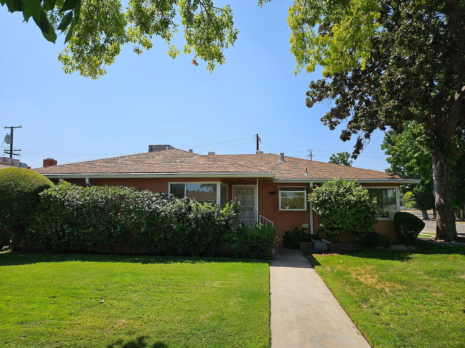 2742 E Andrews Ave, Fresno, CA 93726 | Zillow