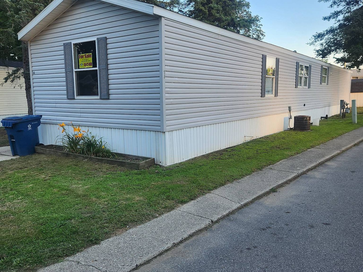 58 Maplebrook St SE, Grand Rapids, MI 49548 | MLS #11330348 | Zillow