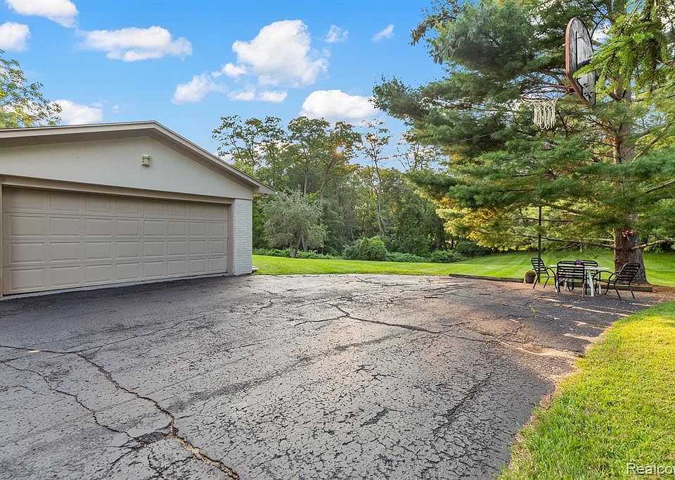 6564 W Knollwood, West Bloomfield, MI 48322 | MLS #20230069277 | Zillow
