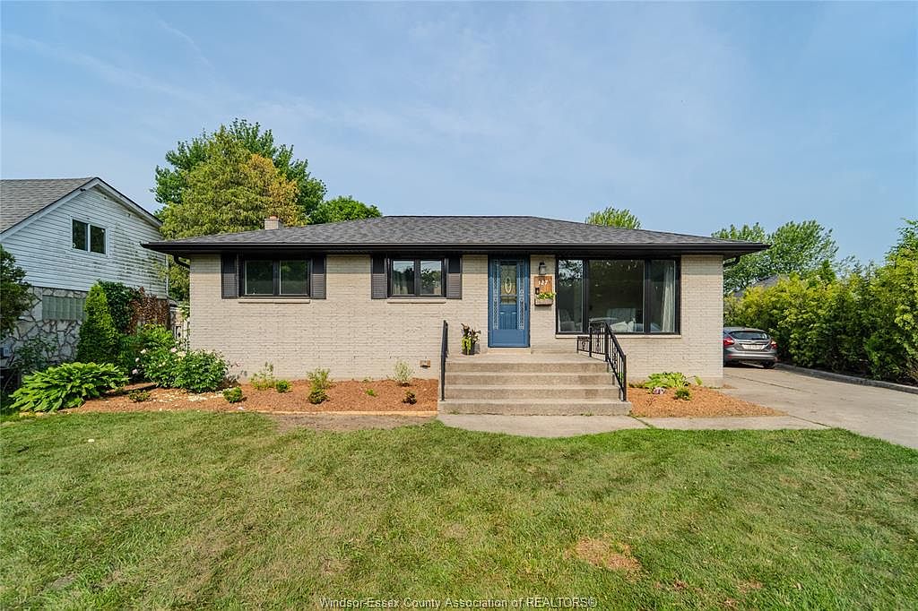 127 Brighton Rd, Tecumseh, ON N8N 2L2 | MLS #25014120 | Zillow