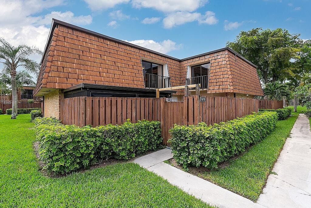 1819 18th Ln #1819, Lake Worth, FL 33463 | MLS #RX-10906315 | Zillow