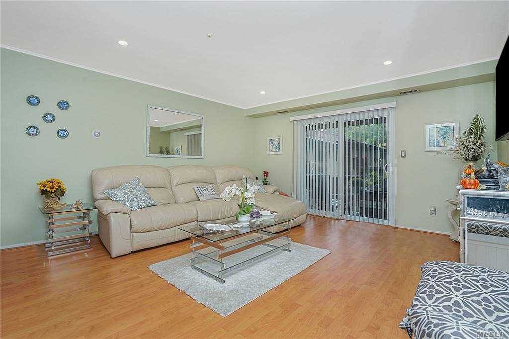 10 Hemlock Ct, Selden, NY 11784 | Zillow