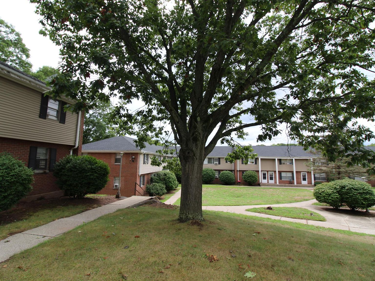 8 Goslee Dr #9, Manchester, CT 06040 | Zillow