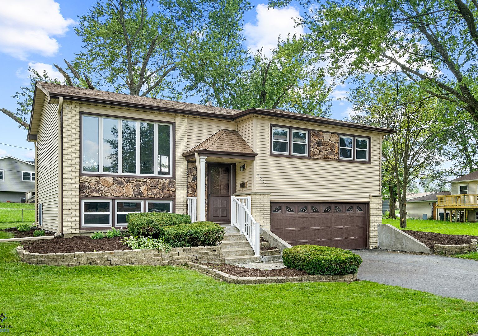 2221 Crabtree Ave, Woodridge, IL 60517 | MLS #11893897 | Zillow