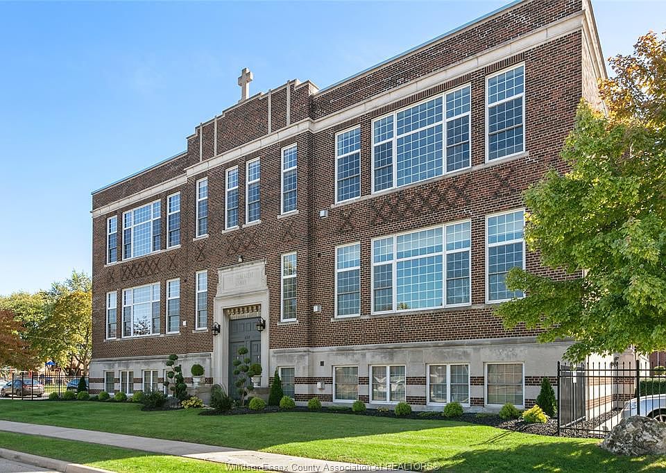 647 Irvine Ave #202, Windsor, ON N8X 2T4 | Zillow